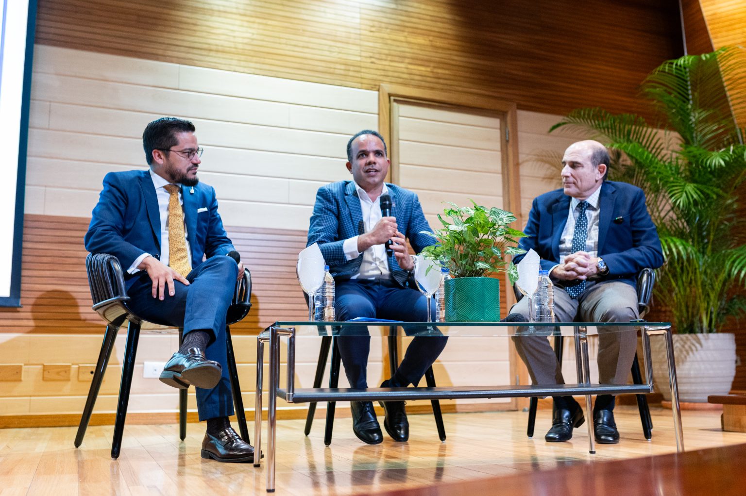 1-Raúl Ovalle Sandy Rodriguez y José Luis de Ramón durante el ...