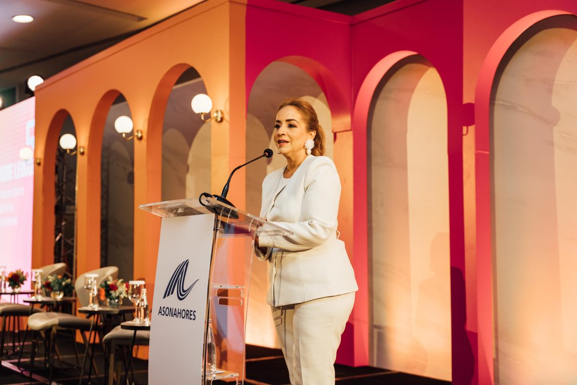 Mujeres analizan impacto y retos del sector turismo