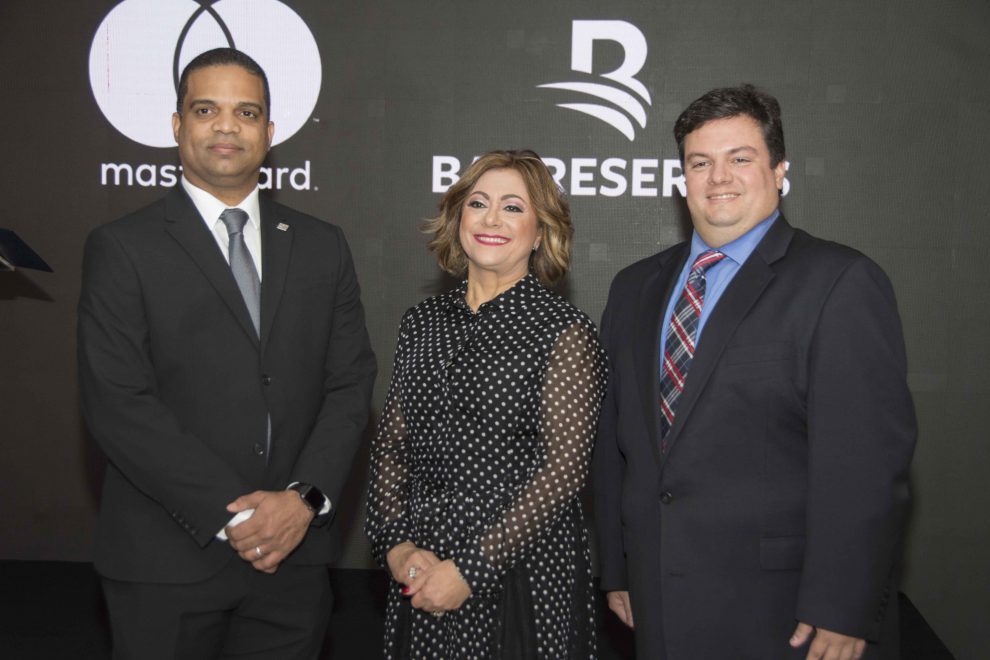 Presentan tarjeta Mastercard Black Banreservas