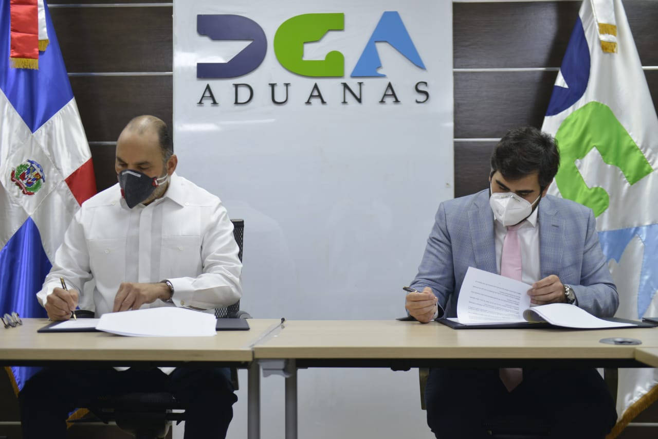 Aduanas firma acuerdo con DR-Trade para facilitar los intercambios ...