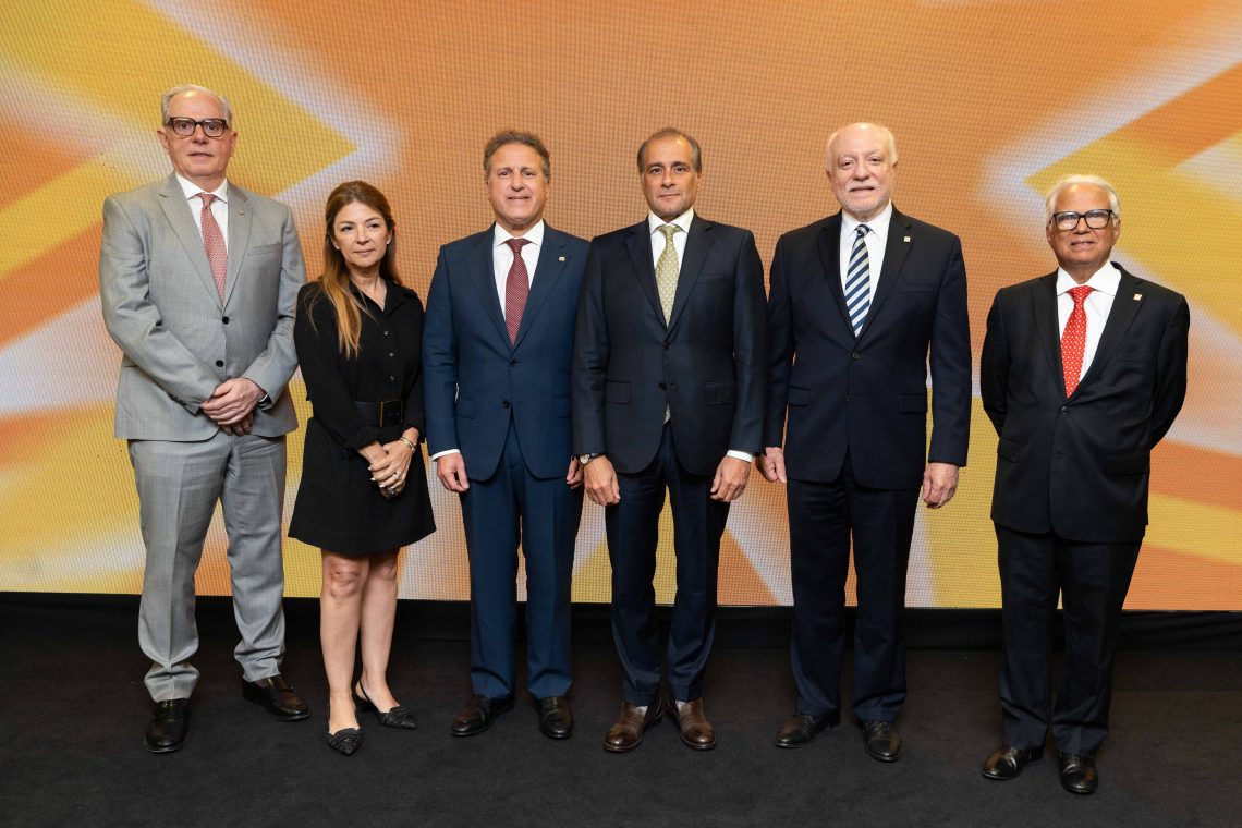 David Fernández, Mónica Armenteros, Gustavo Ariza, Lawrence Hazoury ...