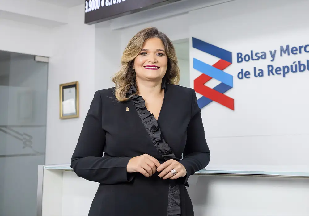 Elianne Vílchez destaca avance del mercado de valores