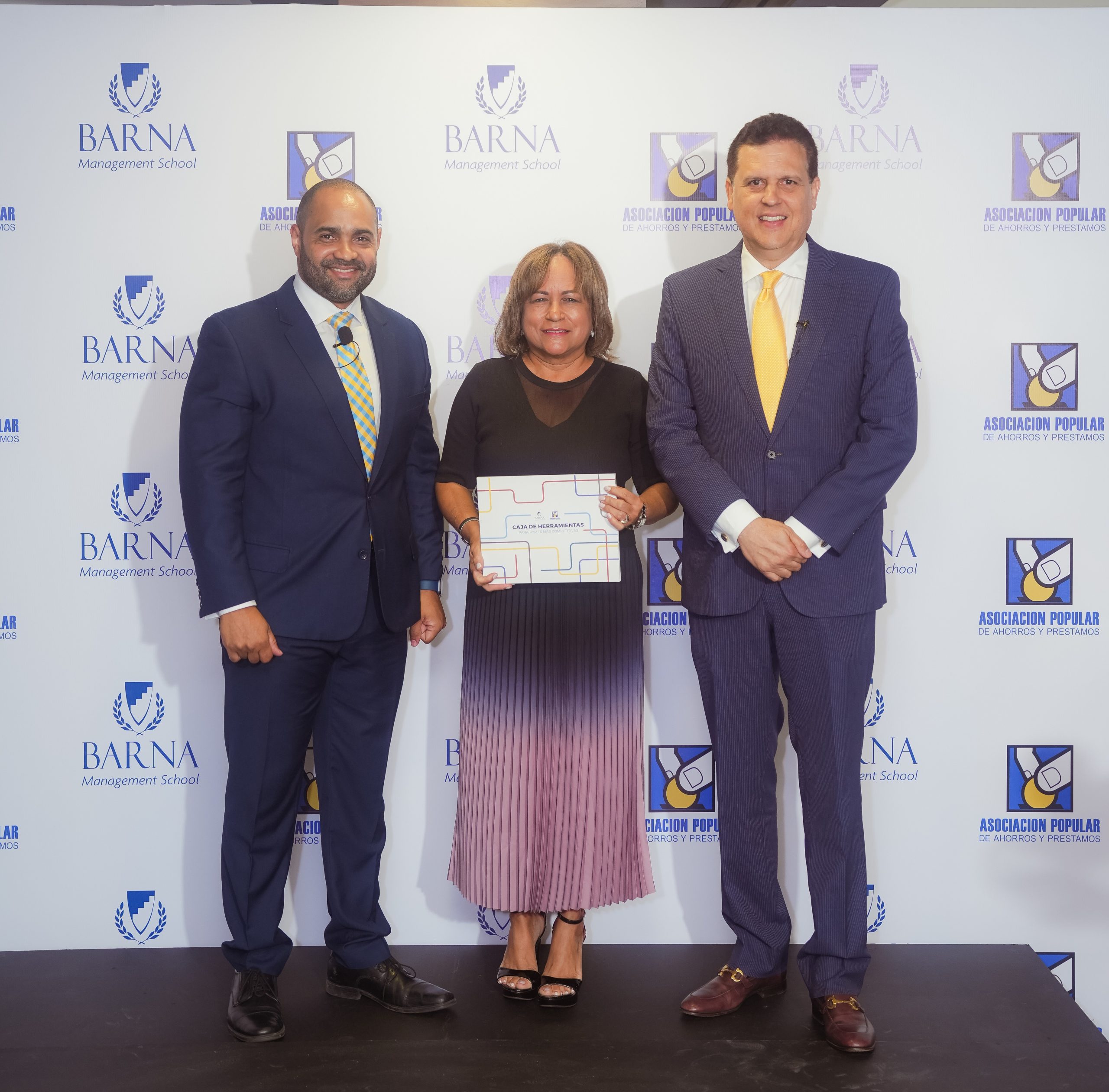 APAP presenta libro “Caja de herramientas para pymes”