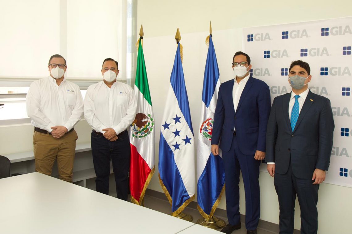 Foto 1, Sigmund Freund y Hostos Rizek en reunión con representantes de ...