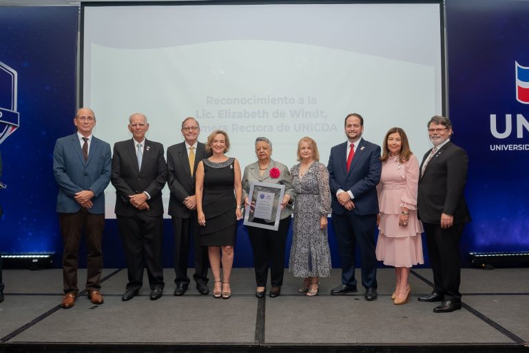 Foto Principal - Miembros del Consejo de Directores del ICDA junto a ...
