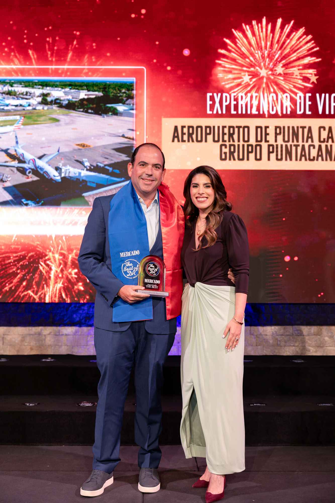Aeropuerto de Punta Cana recibe galardón “The Best of DR 2025” que ...