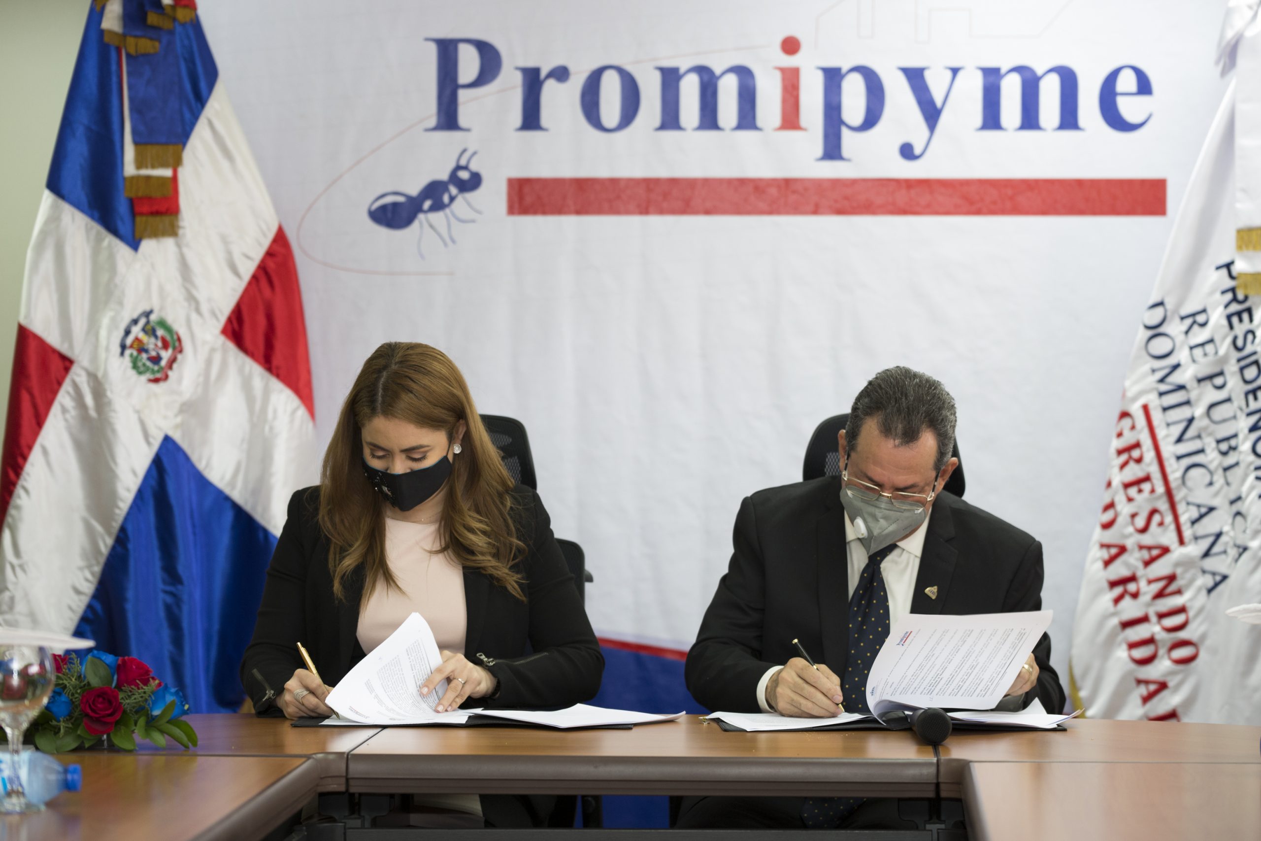 Promipyme y Prosoli firman acuerdo a favor de familias en condición ...