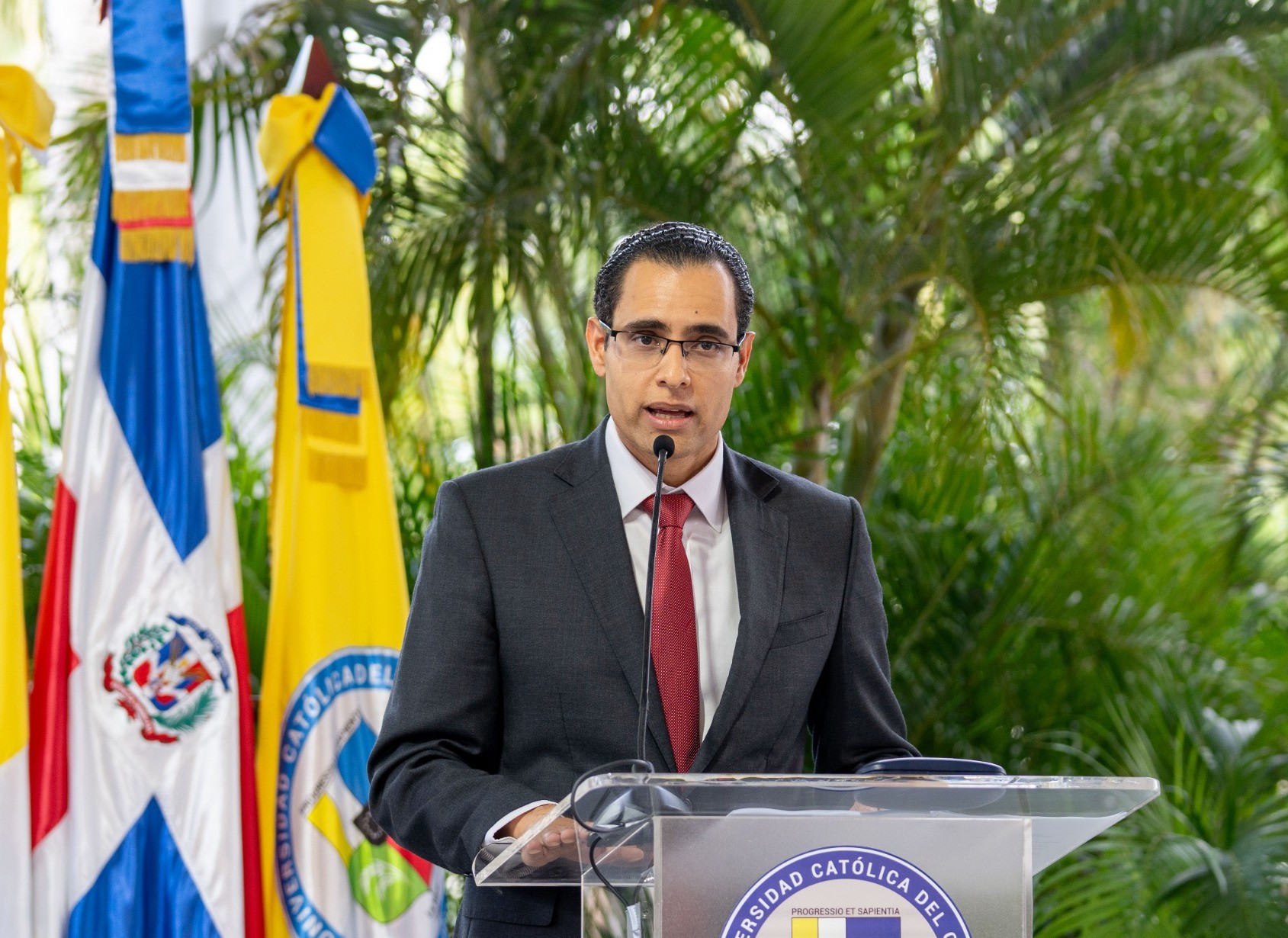 Economistas atribuyen subida de la tasa del dólar a factores locales e ...