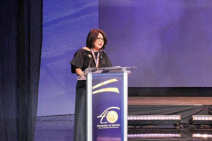 Palabras de Agradecimiento, Ana Haché de Yunén, en nombre de las ...
