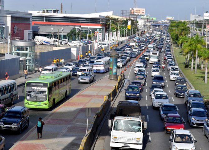 El parque vehicular dominicano envejece a alta velocidad y arriesga la ...