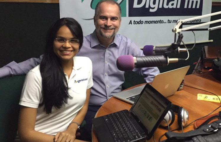 Argentarium Radio celebra 2 años con app y entrega de 16 becas