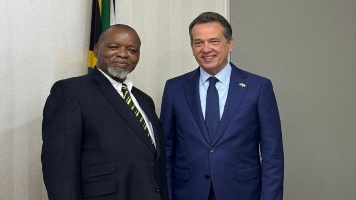 ito bisono y Gwede Mantashe - Periódico elDinero