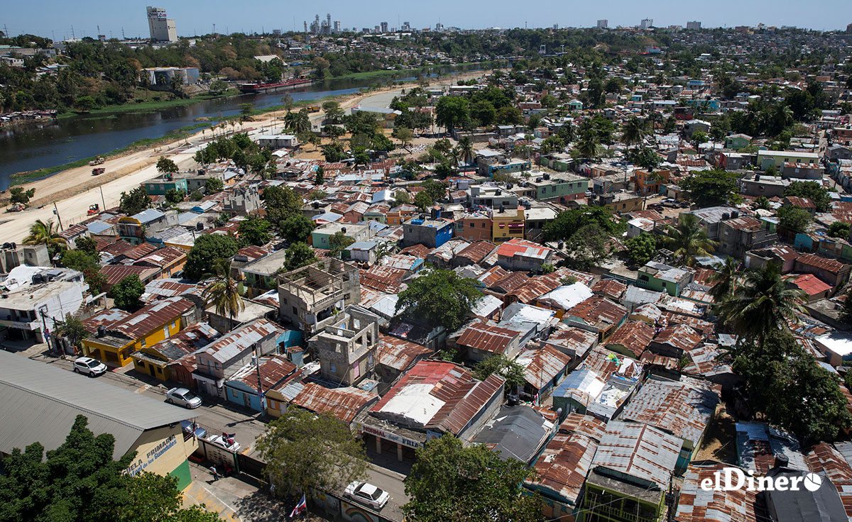 La pobreza se reduce en RD, pero persisten las brechas