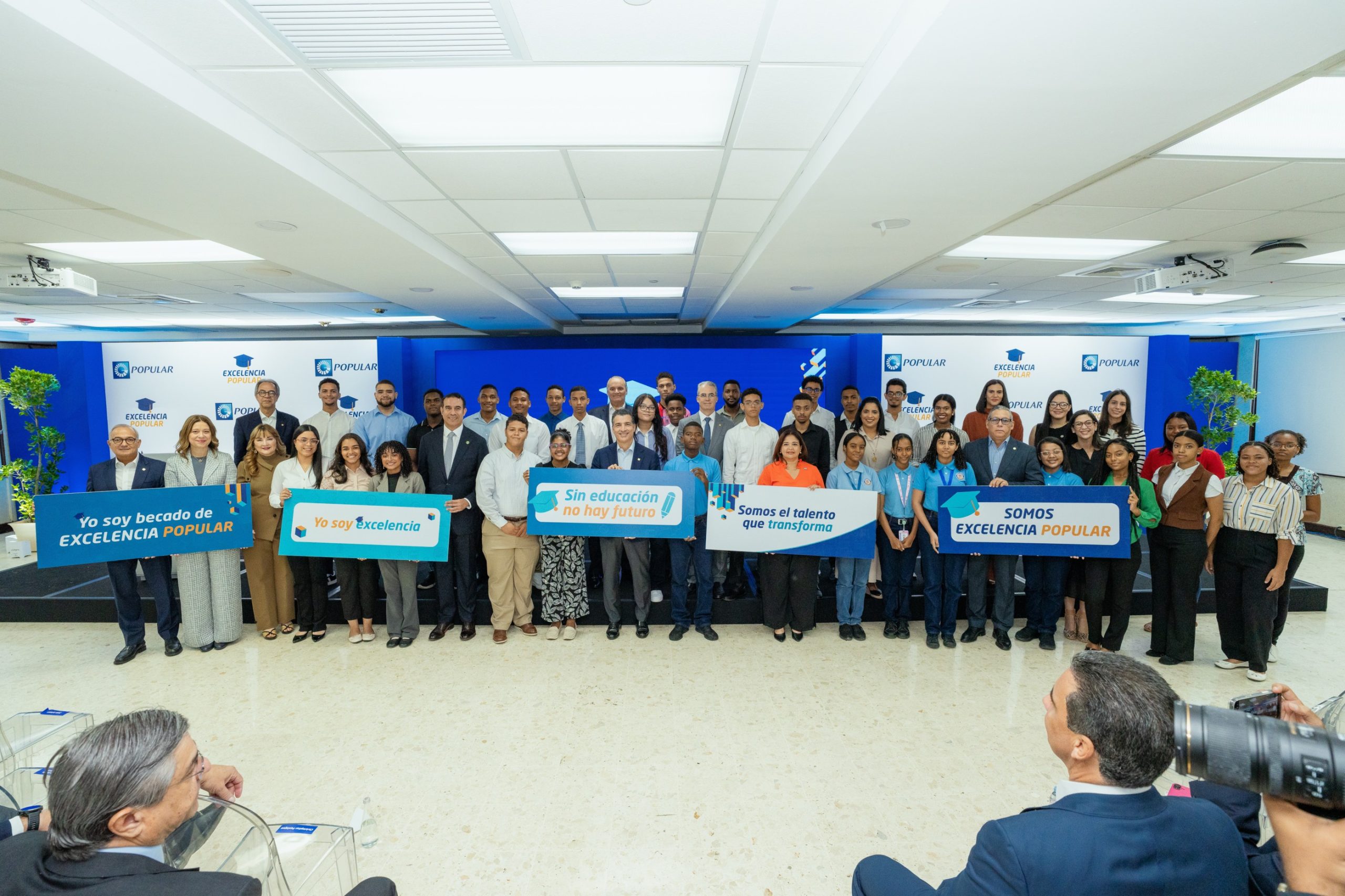 Banco Popular otorga 32 nuevas becas del programa Excelencia Popular