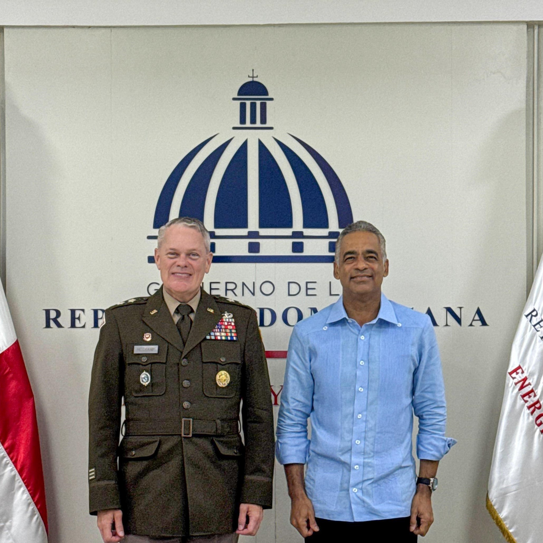 Joel Santos y director del IADC evalúan cooperación estratégica en seguridad energética y minera